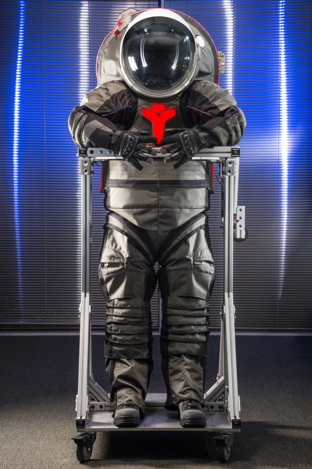 Penampakan Baju Astronaut NASA untuk Misi ke Bulan, Dirancang Selama 40 ...
