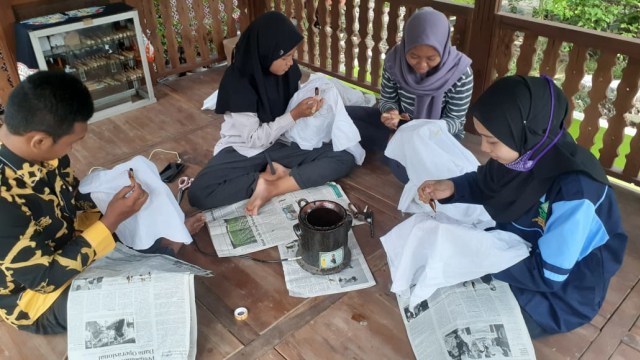 Lestarikan Budaya Lokal, Mahasiswa KKN UIN Walisongo Kunjungan Batik ...