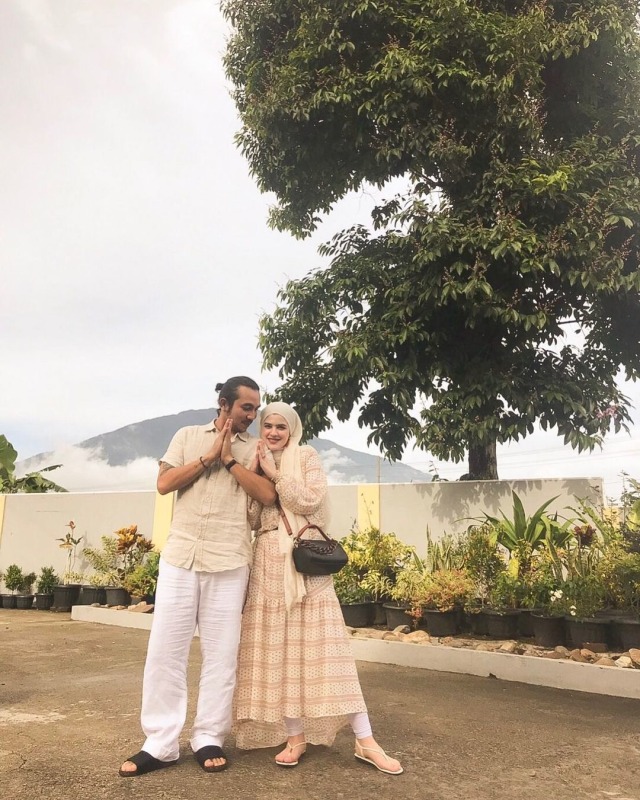 Umumkan Kehamilan Sang Istri, 5 Potret Romantis Ricky Komo dan Brina ...