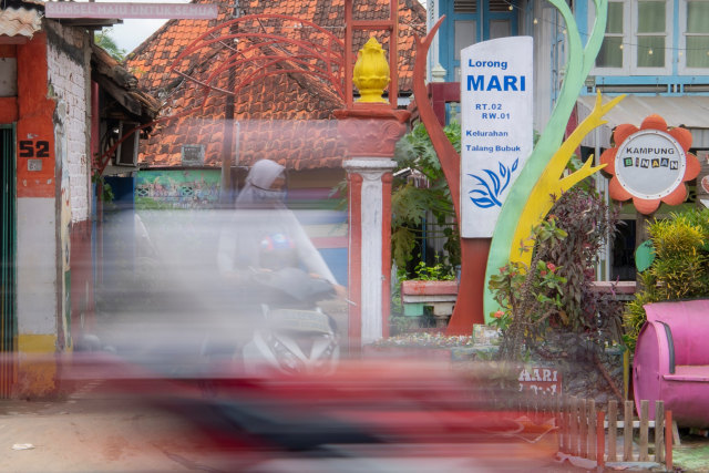 Foto: Saat 'Ayam Jago' di Palembang Jaga Kampung dari Virus Corona ...