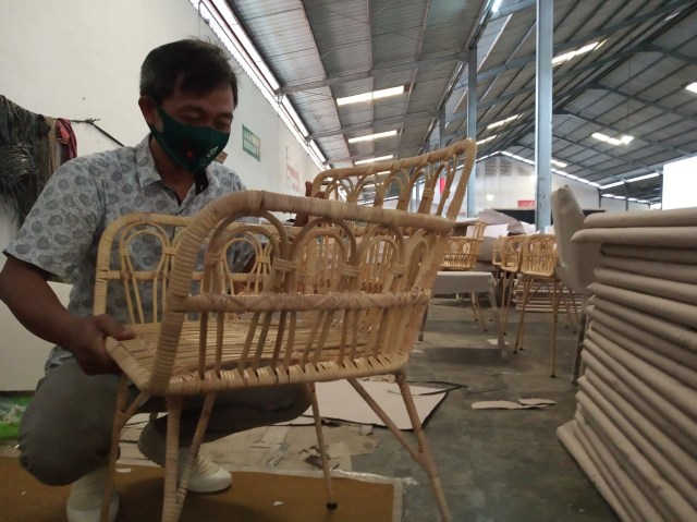 Ekspor Mebel Rotan dari Cirebon Capai 700 Kontainer per Bulan ...