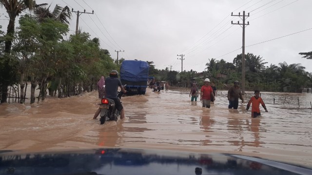 Banjir Mulai Surut, Listrik di Sebagian Wilayah di Aceh Berangsur Normal | kumparan.com