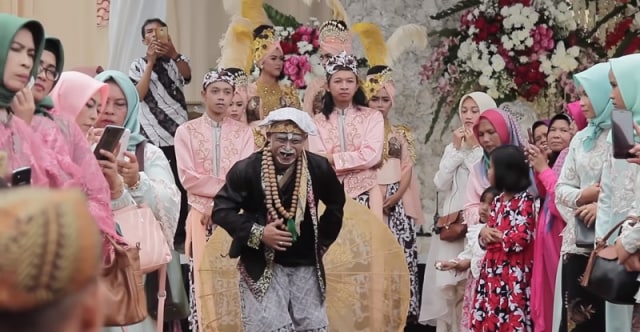 Mengenal Tradisi Mapag Pengantin yang Populer di Tanah Jawa Barat ...