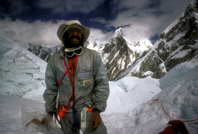 Doug Scott, Pendaki Pertama Gunung Everest Meninggal Dunia | kumparan.com