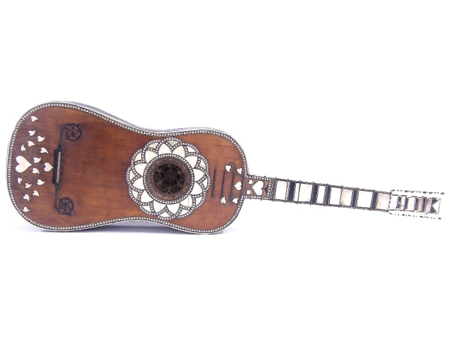 Sejarah dan Perkembangan Gitar dari Masa ke Masa | kumparan.com