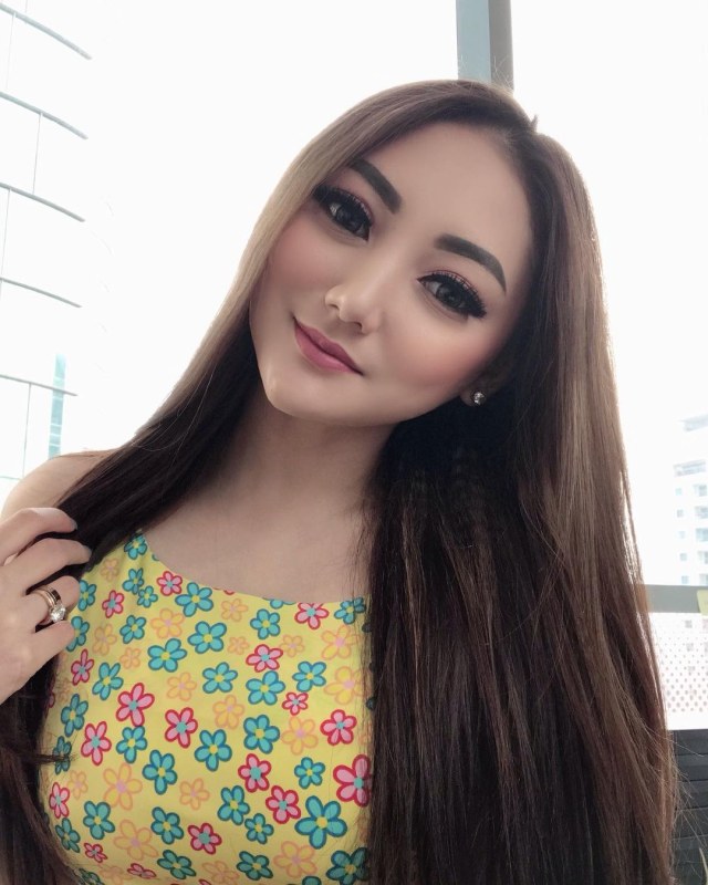 Profil Sassha Carissa, Presenter dan Model Majalah Dewasa | kumparan.com Profil Sassha Carissa, Presenter dan Model Majalah Dewasa | kumparan.com