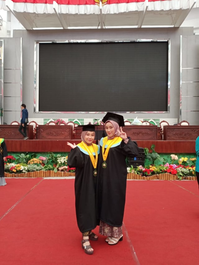 Kisah di Balik Toga Wisudawan FEB Unisma | kumparan.com