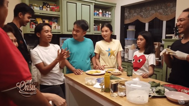 5 Potret Dava MasterChef Melamar Jadi Koki di Rumah Ruben Onsu ...