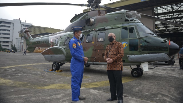 PTDI Serahkan 1 Helikopter Super Puma Pesanan Prabowo | kumparan.com