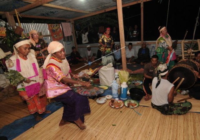 Ritual Adat Penyembuhan Suku Kaili | kumparan.com
