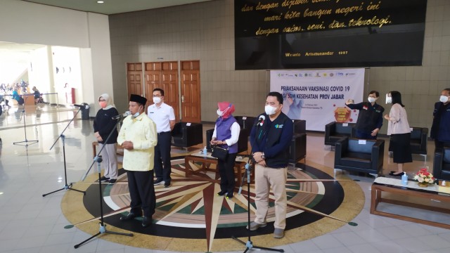 Melihat Vaksinasi Corona Massal 1.500 Tenaga Kesehatan di Sabuga ...