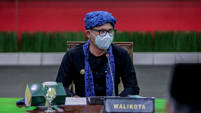 Bima Arya Traktir Remaja Bogor yang Baru Punya KTP di Tanggal Cantik ...