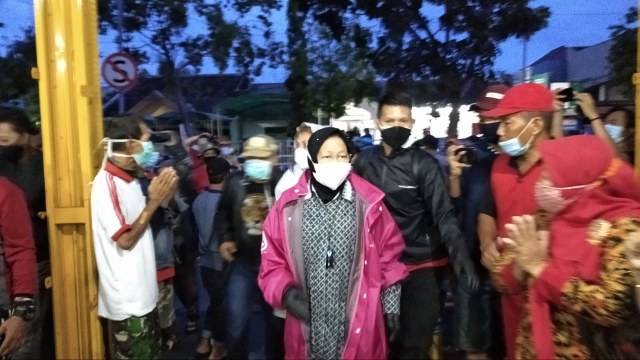 Mensos Risma Kunjungi Semarang Tinjau Banjir Dan Longsor