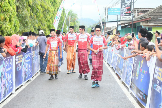 Hukum Isbal atau Memanjangkan Busana Dalam Islam | kumparan.com