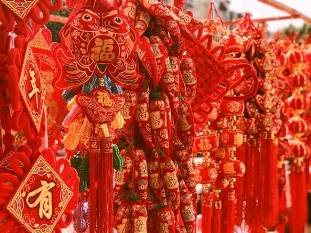 5 Atribut Imlek Beserta Maknanya, dari Pohon Mei Hua hingga Chinese ...