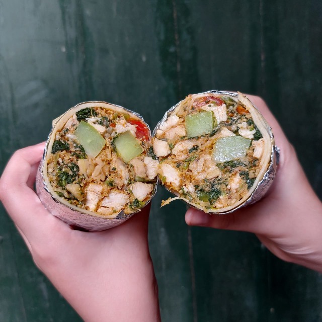 Kenyang Melahap Salad Berselimut Keju Garing, Cara Enak Makan yang ...