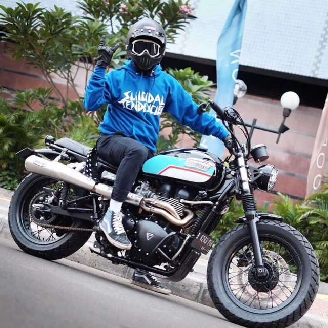 5 Potret Keren Desta Saat Berkendara, dari Naik Sepeda BMX hingga Motor ...