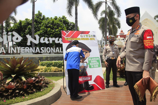Ada ATM Masker di Bandara Soetta, Warga Bisa Lebih Disiplin Prokes ...