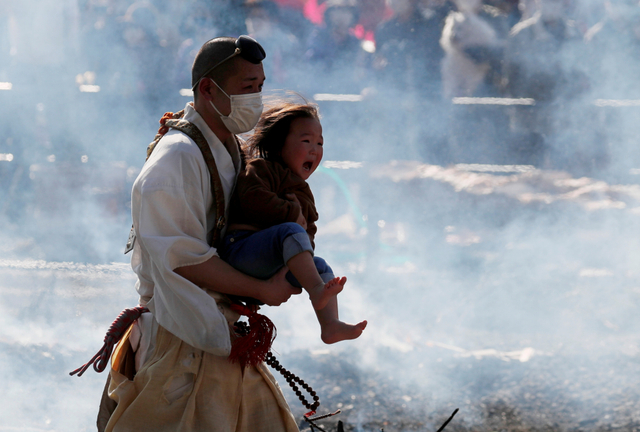 Festival Ritual di Jepang, Berjalan di Atas Bara Api Berdoa Minta ...
