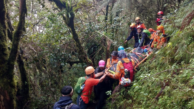 Satu Pendaki Yang Jatuh Di Gunung Lompobattang Makassar Berhasil