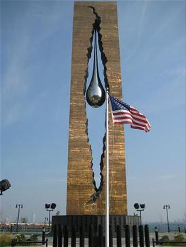 Tear Drop Memorial, Monumen Tragedi WTC 9/11 yang Terlupakan | kumparan.com