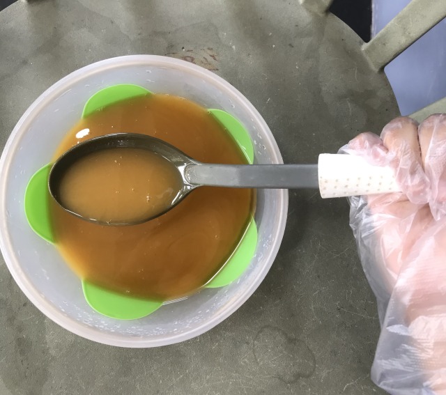 Eksperimen Menyulap Minyak Jelantah Jadi Sabun Cuci Tangan, Bagaimana Caranya? | kumparan.com