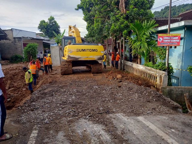 Sempat Putus, Jembatan Ambrol di Jalan Pajajaran Bandar Lampung dalam Perbaikan | kumparan.com