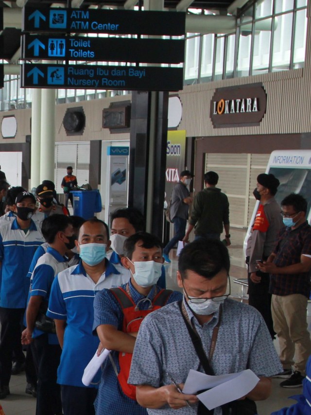 Foto Vaksinasi Pekerja Di Bandara Soekarno Hatta Kumparan