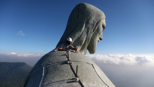 Foto: Pemugaran Patung Yesus Terbesar Kelima Dunia di Rio de Janeiro ...