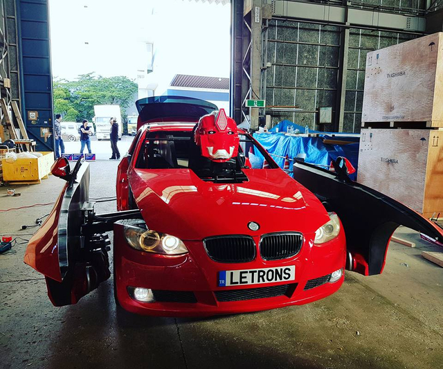 Melihat Robot Transformers di Dunia Nyata yang Berubah dari Mobil BMW ...