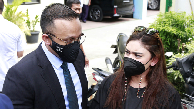 Dennis Lyla Bantah Tudingan Thalita Latief soal Perselingkuhan ... Dennis Lyla Bantah Tudingan Thalita Latief soal Perselingkuhan ...