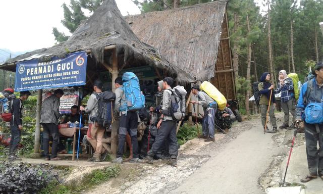 Pengunjung Guci dan Pendakian Gunung Slamet Ramai Saat Libur Paskah ...