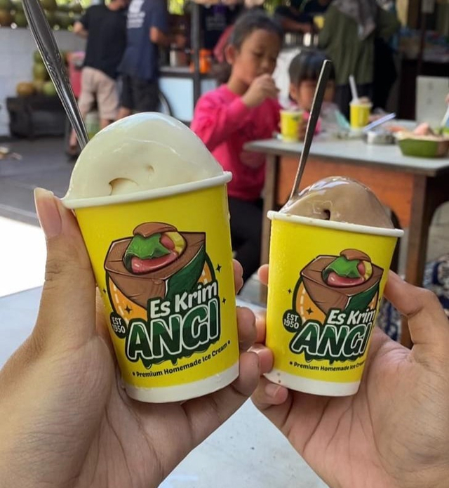 Menikmati Segarnya Es Krim 'Angi' yang Legendaris di Pontianak ...