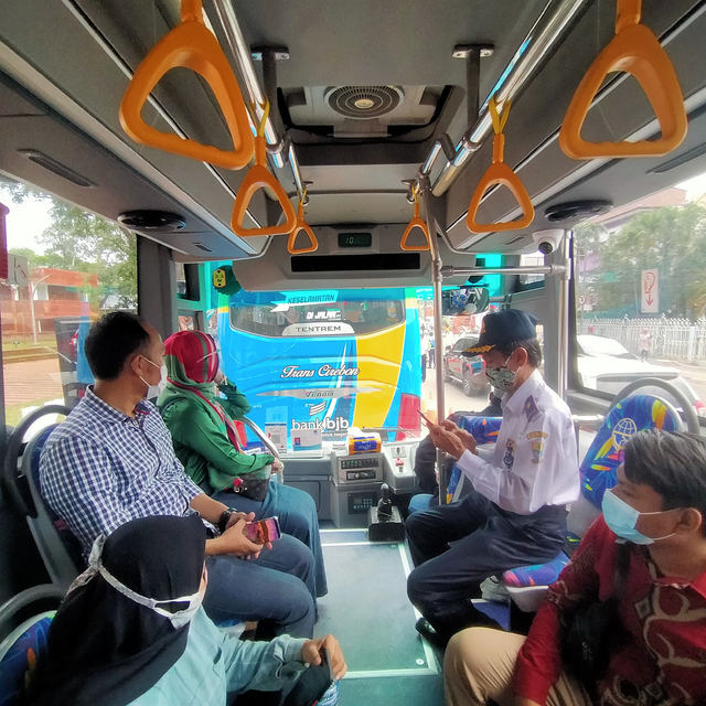 Pengelola BRT Trans Cirebon Bakal Rekrut Sopir Angkot | kumparan.com