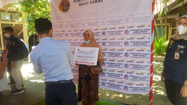 Dapat Ganti Rugi Lahan, Warga 3 Desa di Indramayu Mendadak Jadi ... Dapat Ganti Rugi Lahan, Warga 3 Desa di Indramayu Mendadak Jadi ...