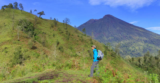 Tantangan Mendaki Puncak Lembah Gedong: 1 dari 7 Puncak Tertinggi ...