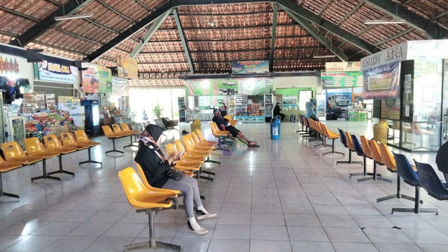Dampak Larangan Mudik, Terminal Rajekwesi Bojonegoro Sepi Penumpang ...