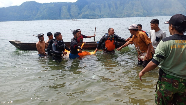 Terpeleset saat Menjala Ikan di Danau Lut Tawar, Warga Aceh Tengah ...