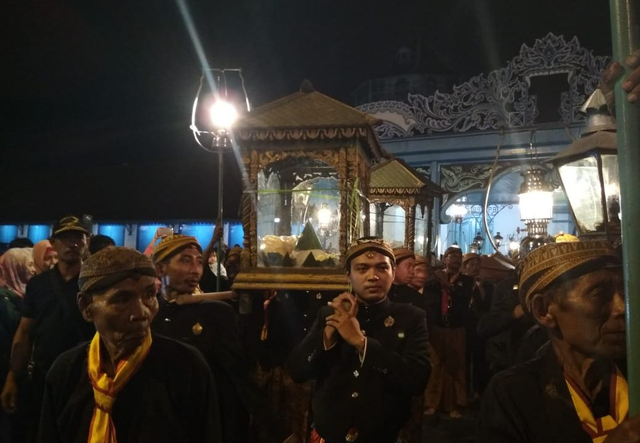 Malam Selikuran, Tradisi Lailatul Qadar ala Kraton Kasunanan Surakarta | kumparan.com