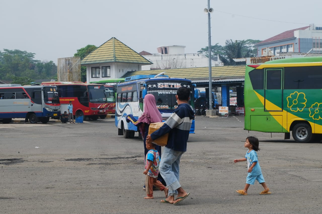 Hari Pertama Larangan Mudik, Terminal Rajabasa Bandar Lampung Hanya Ada ...