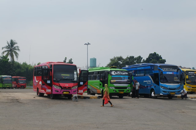 Hari Pertama Larangan Mudik, Terminal Rajabasa Bandar Lampung Hanya Ada ...