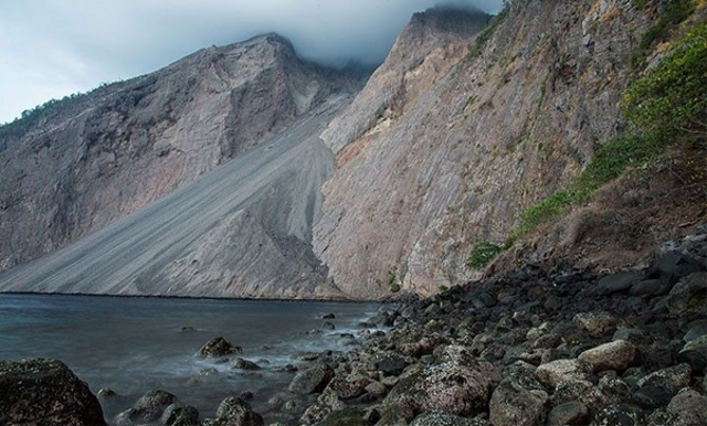 Gunung Api di Pulau Kumba: Keindahan Gunung Api yang Tiada Tara ...