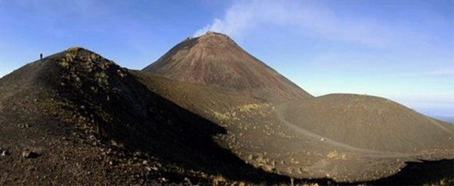 Fakta Geologis Menarik Gunung Api Soputan: Berstatus Waspada | kumparan.com
