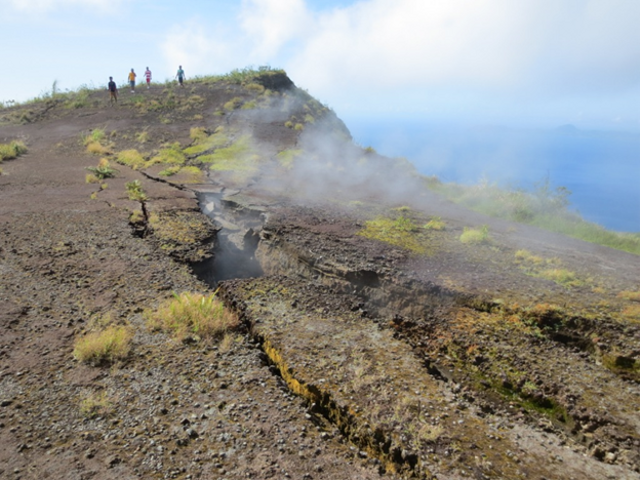 Fakta Geologis Menarik Gunung Api Ruang: Sejarah Gelombang Pasang Telan ...