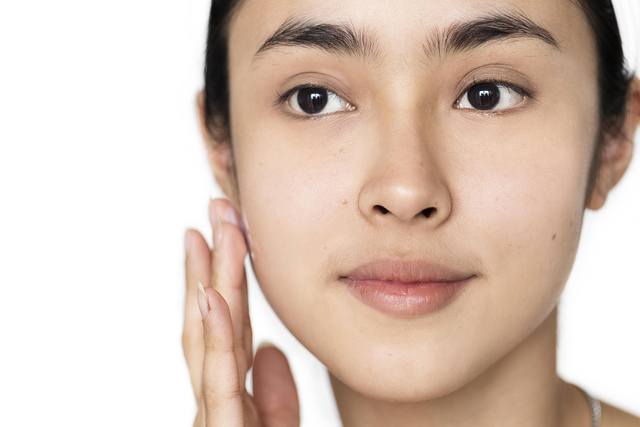7 Urutan Skincare Malam Korea Bikin Kulit Glowing Loh Ladies