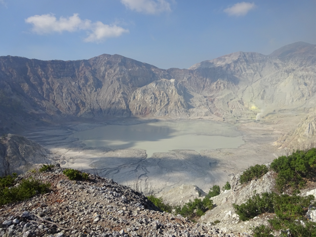 Fakta Geologis Menarik Gunung Sirung: Gunung Api Paling Timur di NTT ...