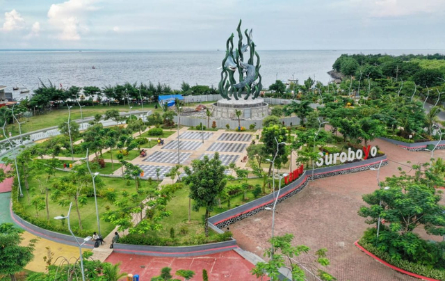 Patung Surabaya, Si Landmark Kota Pahlawan yang Debut ke Korea Selatan ...