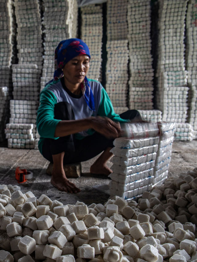 Foto: Melihat Aktivitas Sentra Industri Pengolahan Garam di Pati ...