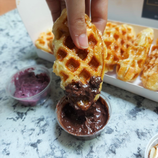 Menikmati Croffle, Croissant Waffle Renyah dengan Harum Butter nan ...