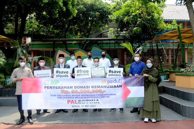 Madrasah Pembangunan UIN Jakarta Salurkan Donasi Untuk Palestina ...